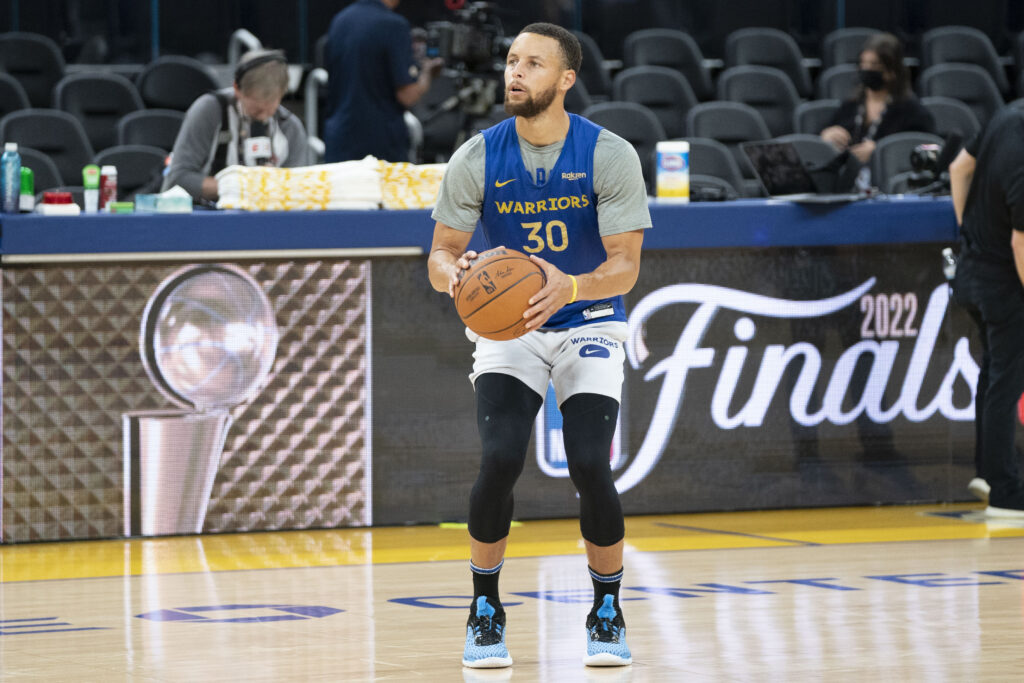 "The Things That Stephen Curry Can Do With A Basketball Should Be ...