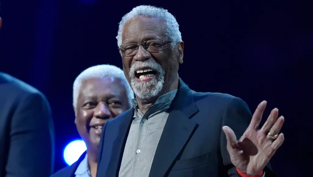 Video: Heartwarming Moment Between Bill Russell, Magic Johnson, And ...
