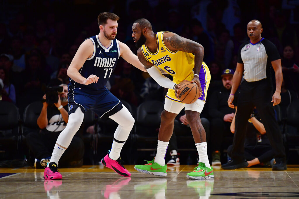 Lakers Fans Celebrate Dominant Blowout Win Over Dallas Mavericks ...