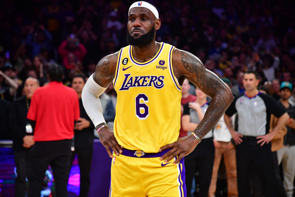 Video: LeBron James Makes Emotional Speech During NBA Scoring King ...