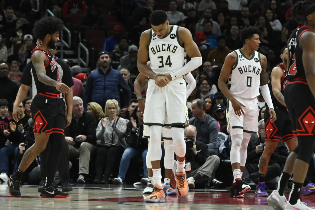 NBA Fans React After Giannis Antetokounmpo Suffers Wrist Injury In ...