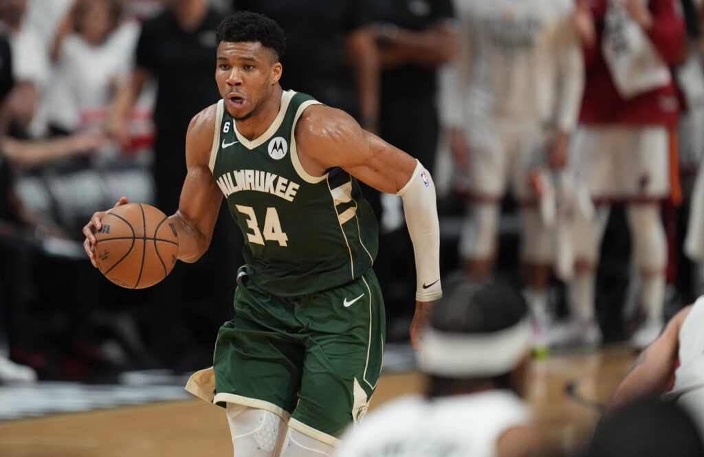 Milwaukee Bucks GM Gets Real On Giannis Antetokounmpo's Contract Extension - Fadeaway World