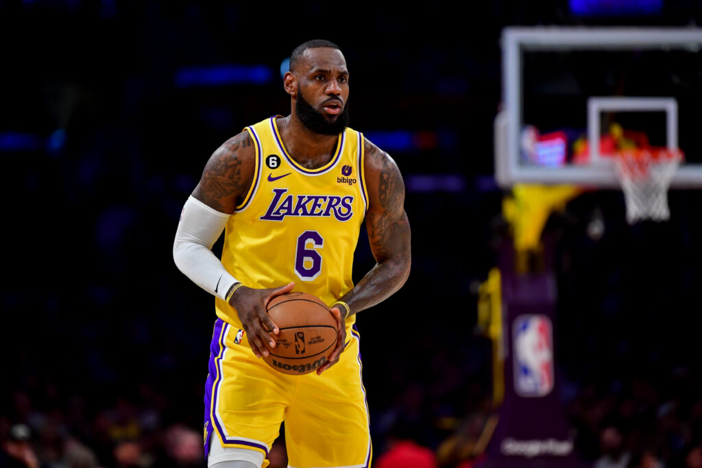 LeBron James Hints At Wearing Mic For Lakers Game This Season ...