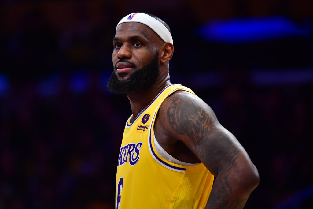 NBA Insider Sends Ominous Warning To The Los Angeles Lakers - Fadeaway ...