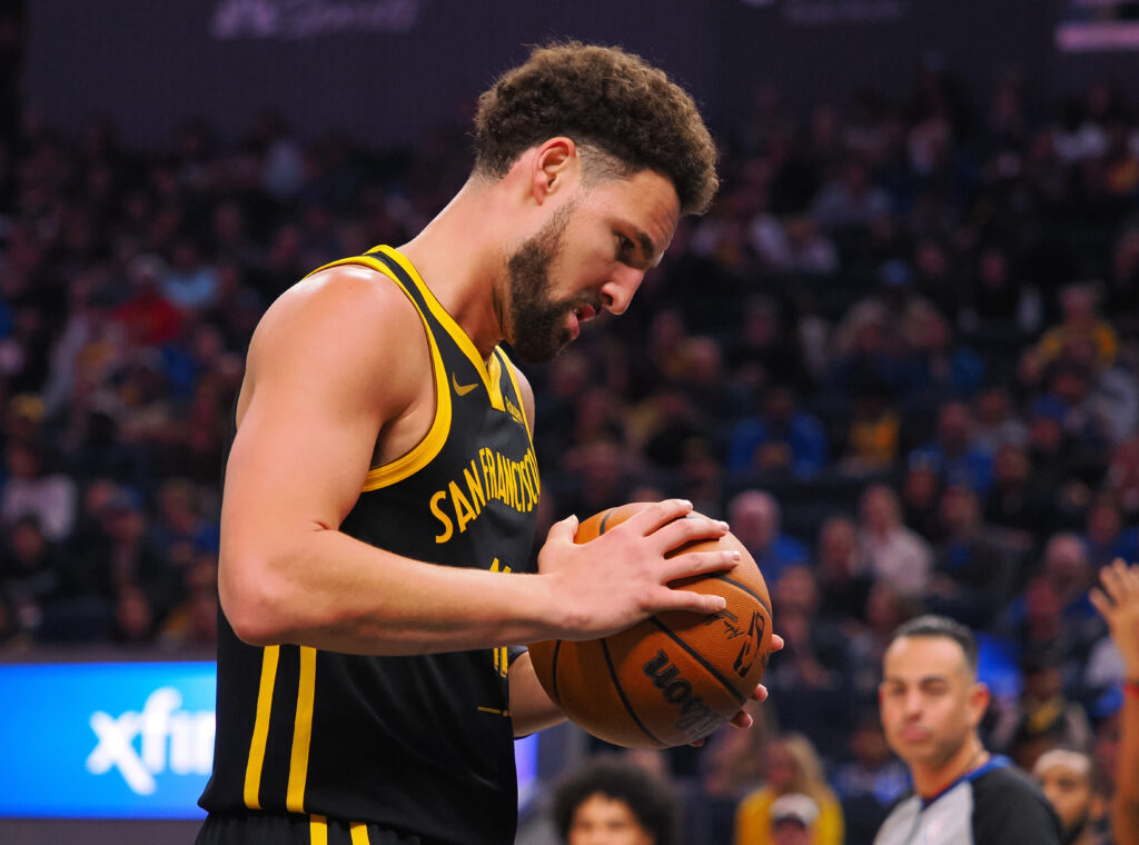 Fans Go Crazy As Warriors Lose Fifth Consecutive Game: "Klay Thompson ...