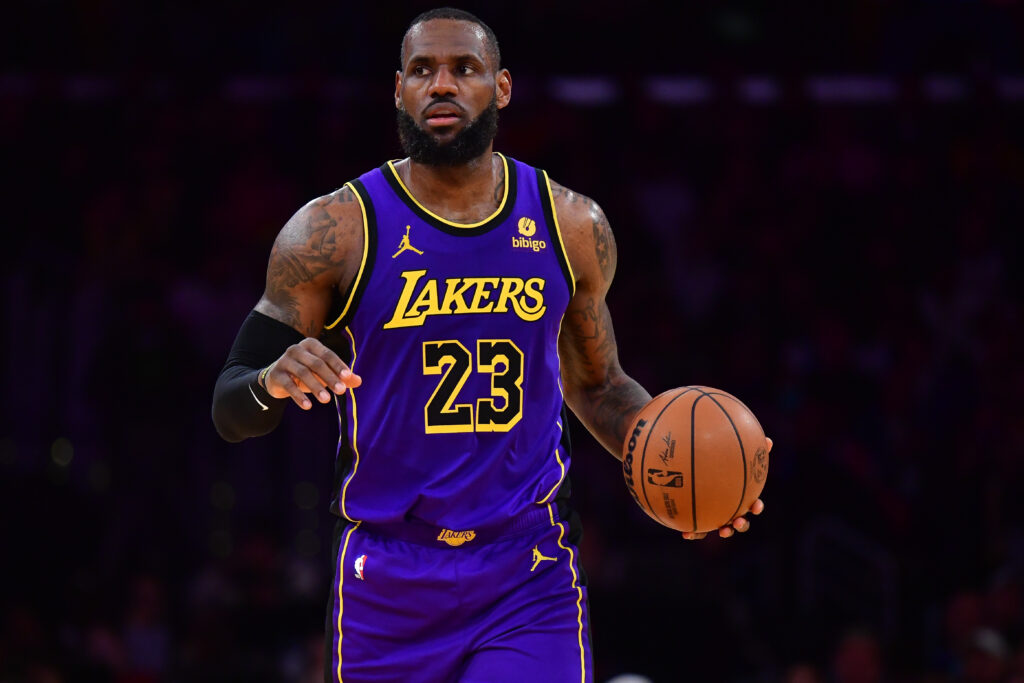 A Fan Has A Priceless Reaction To Lebron James Sitting Next To Him
