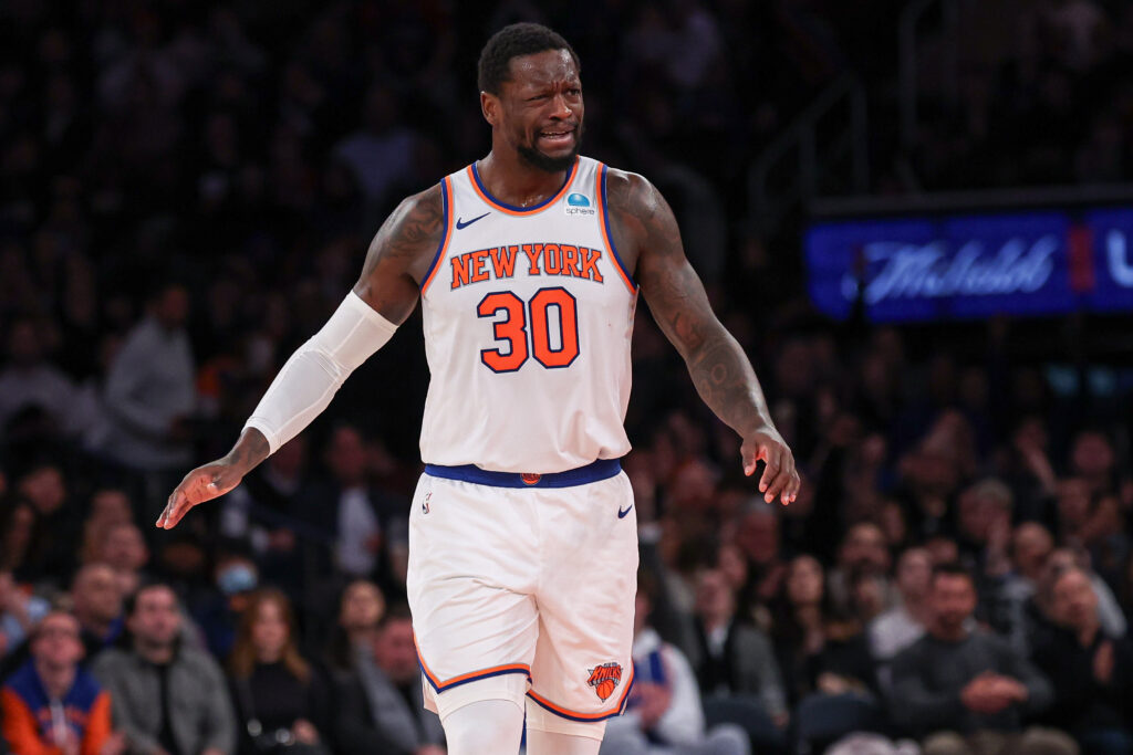 Julius Randle Walks Around And Doesn't Play Defense During Clutch Time ...