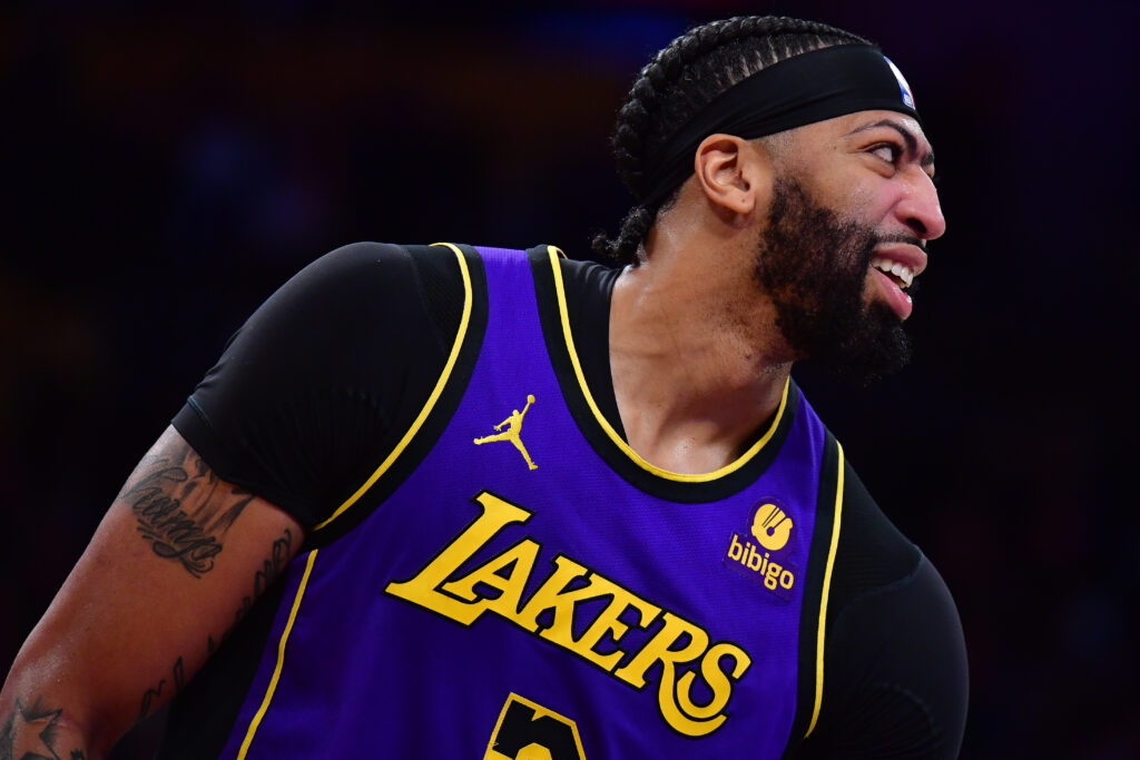 Lakers Fans Celebrate After Huge Win Over New Orleans Pelicans: "Top 1 ...