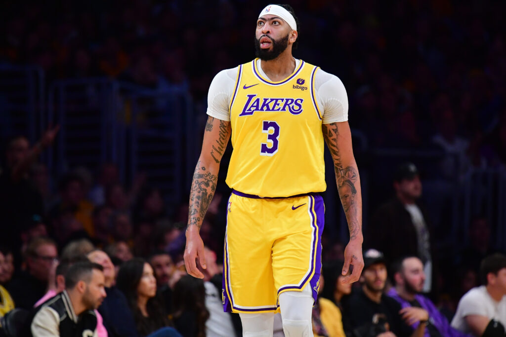 Los Angeles Lakers Want To Add A Reliable Center To Play Alongside ...
