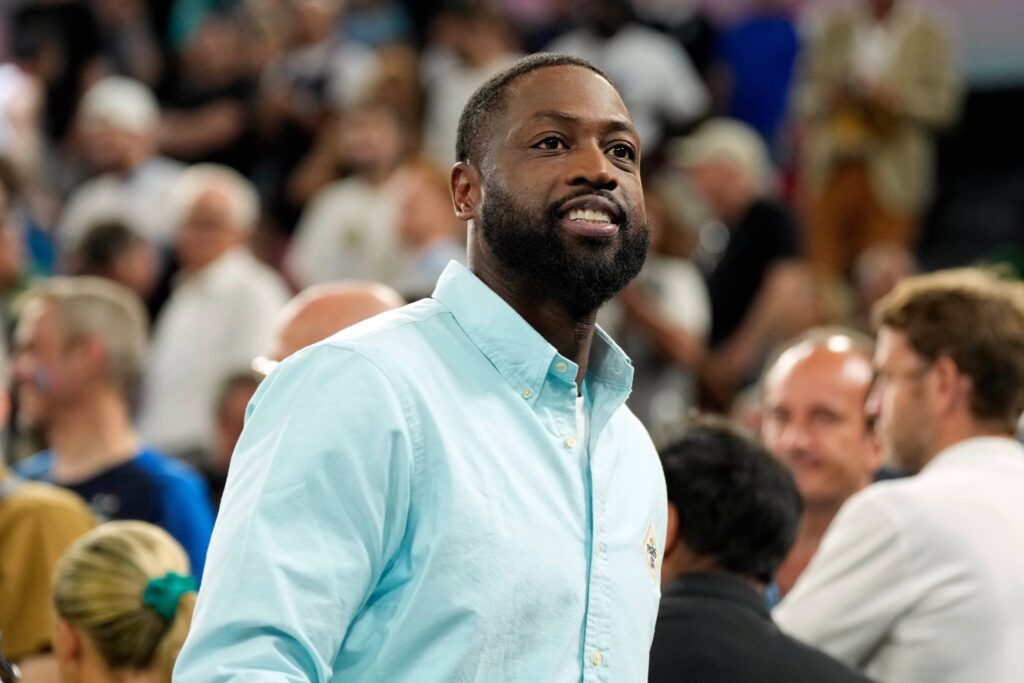 Dwyane Wade Hilariously Reacts To His Statue: "Who Is That Guy ...