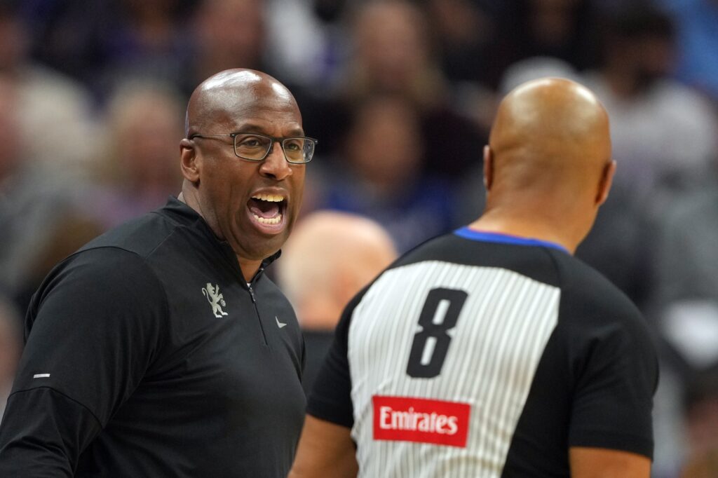 Mike Brown Held Back From Fighting The Referees After No-Call Against ...
