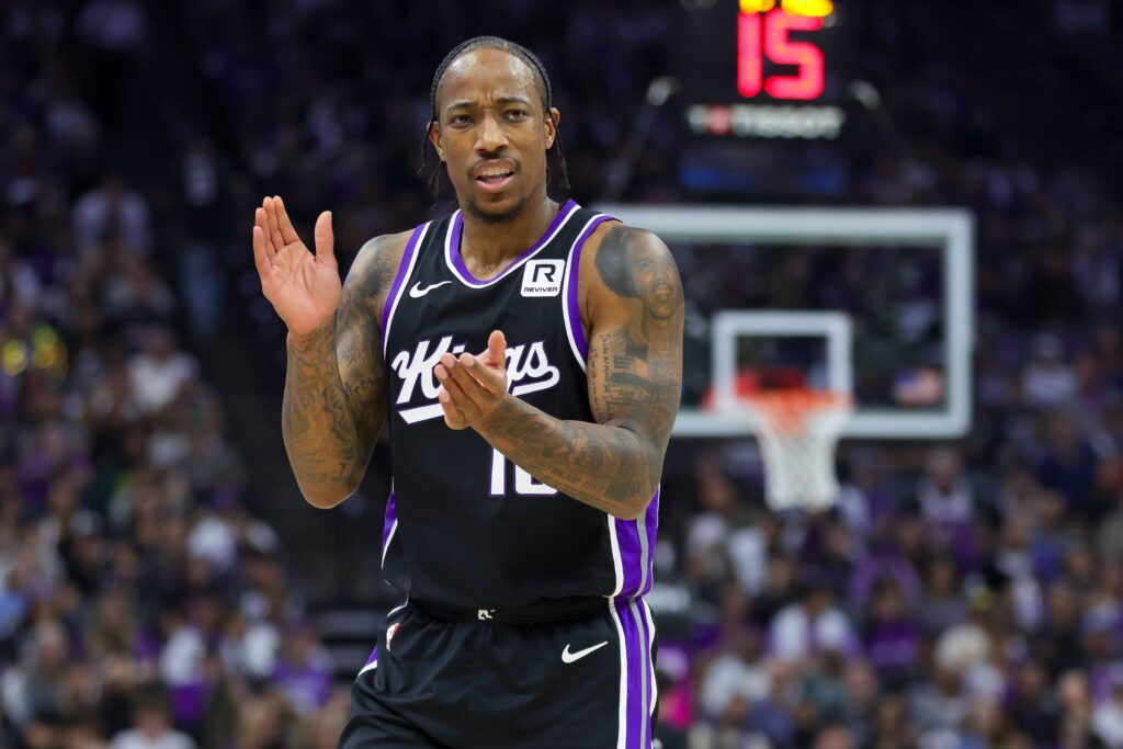 DeMar DeRozan Claps Back At Drake After Rapper Says He'd Pull Down His ...