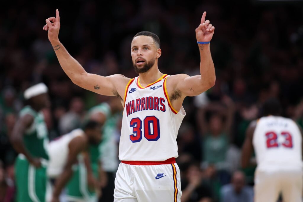 NBA Fans React To Warriors' Clutch Win Over Suns - Fadeaway World