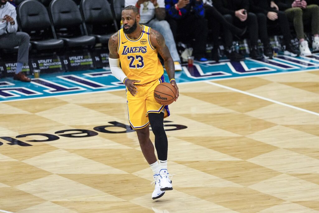 LeBron James Reacts To Lakers Deciding To Focus On Luka Doncic As ...