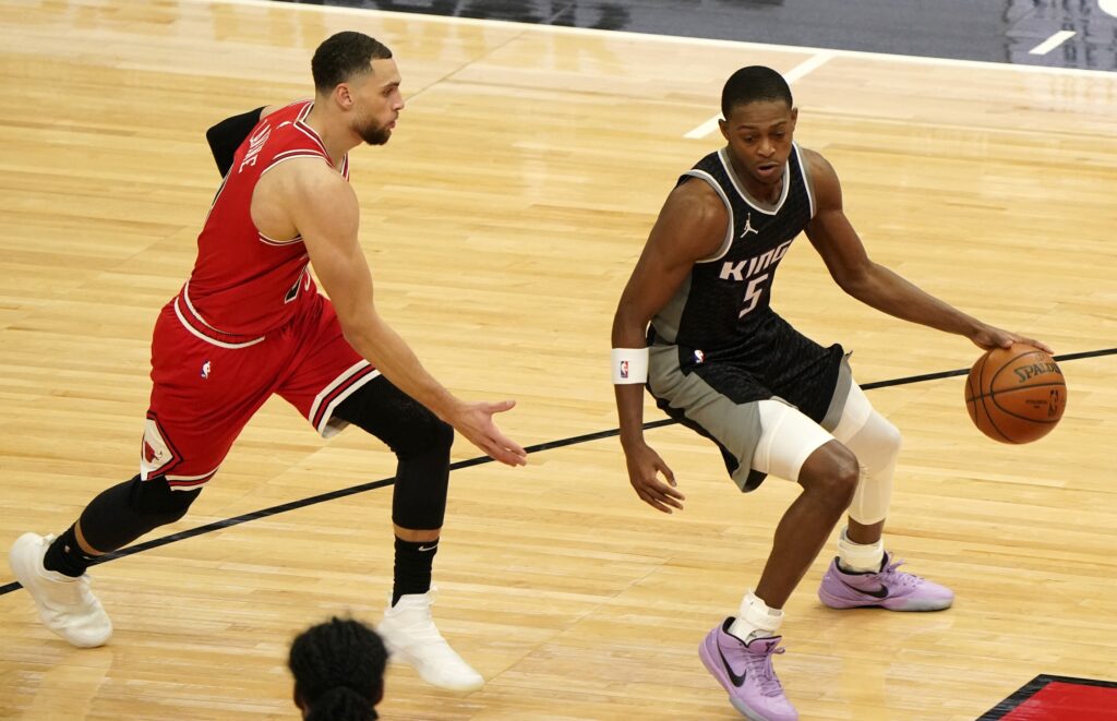BREAKING: Spurs Acquire De'Aaron Fox In 3-Team Deal Sending Zach LaVine ...