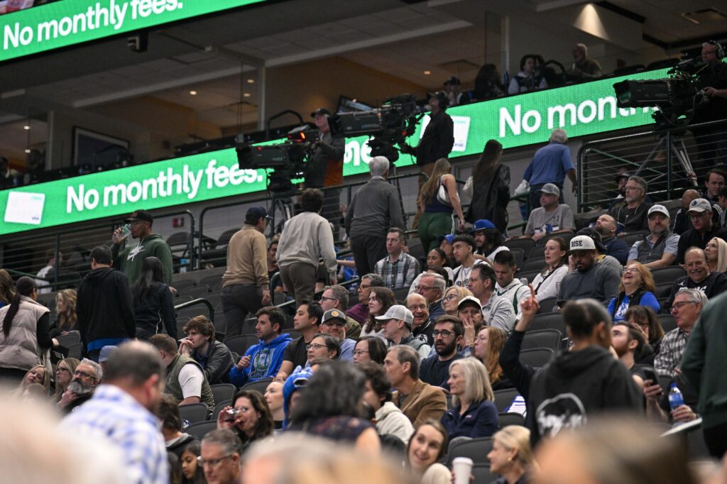 Mavericks Fans Storm Out Of Arena During Blowout Loss Against Kings ...