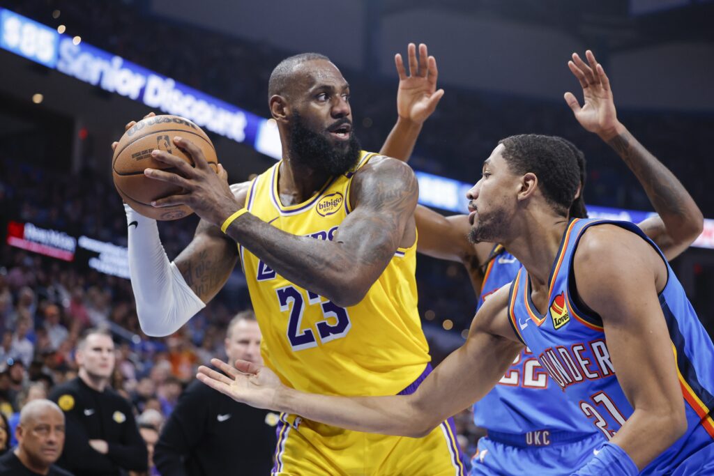 Lakers Fans Are Furious After Controversial Ejection Costs Them Win ...