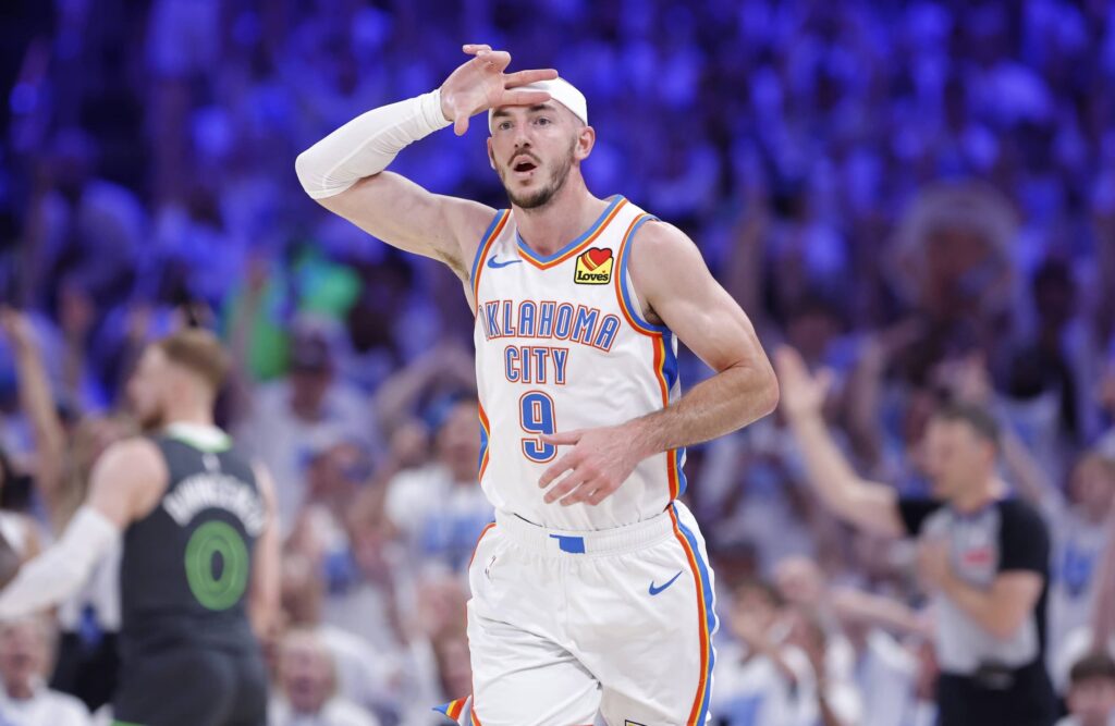 NBA Fans Go Wild As Alex Caruso Bizarrely Uses His Shoe To Block A ...
