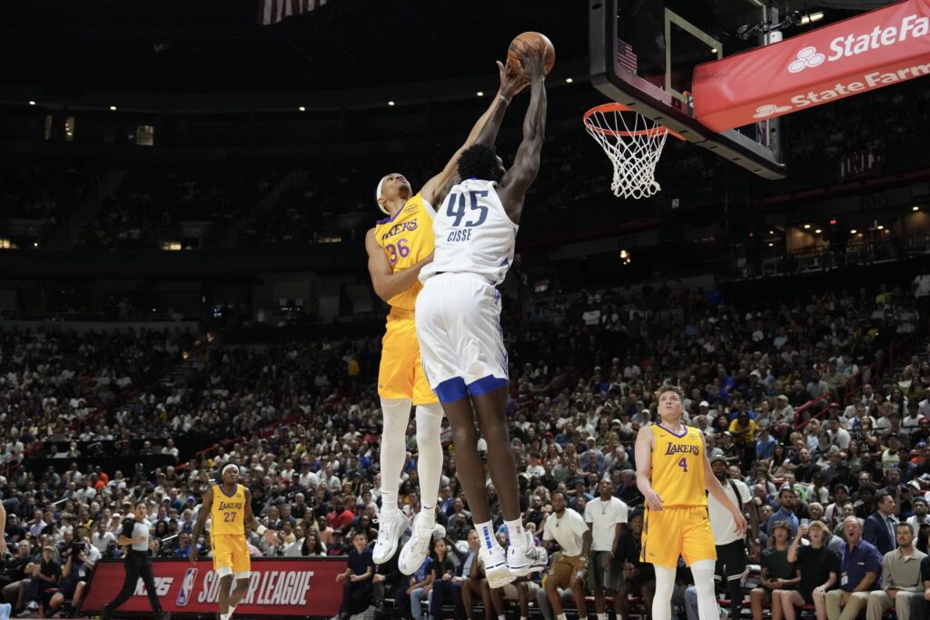 Lakers Player Darius Bazley Helped Off The Court On A Wheelchair After ...