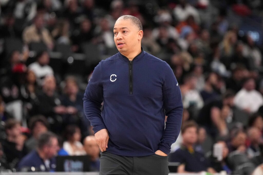 Clippers Coaching Staff Sends Clear Message With "Get The F**K Back" T ...