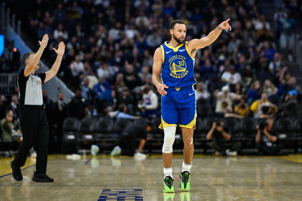 Warriors Hold Off Spurs; Steph Curry Saves Team With Monster Scoring ...