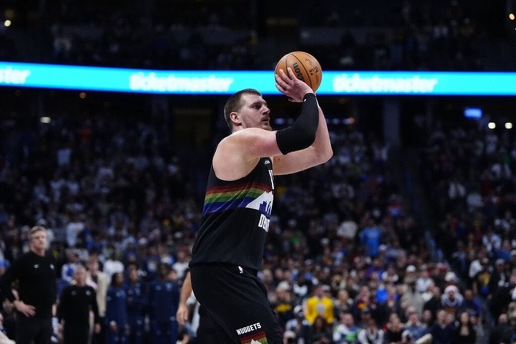 Nuggets Fans Hold Their Breath As Nikola Jokic Goes Down With Non ...