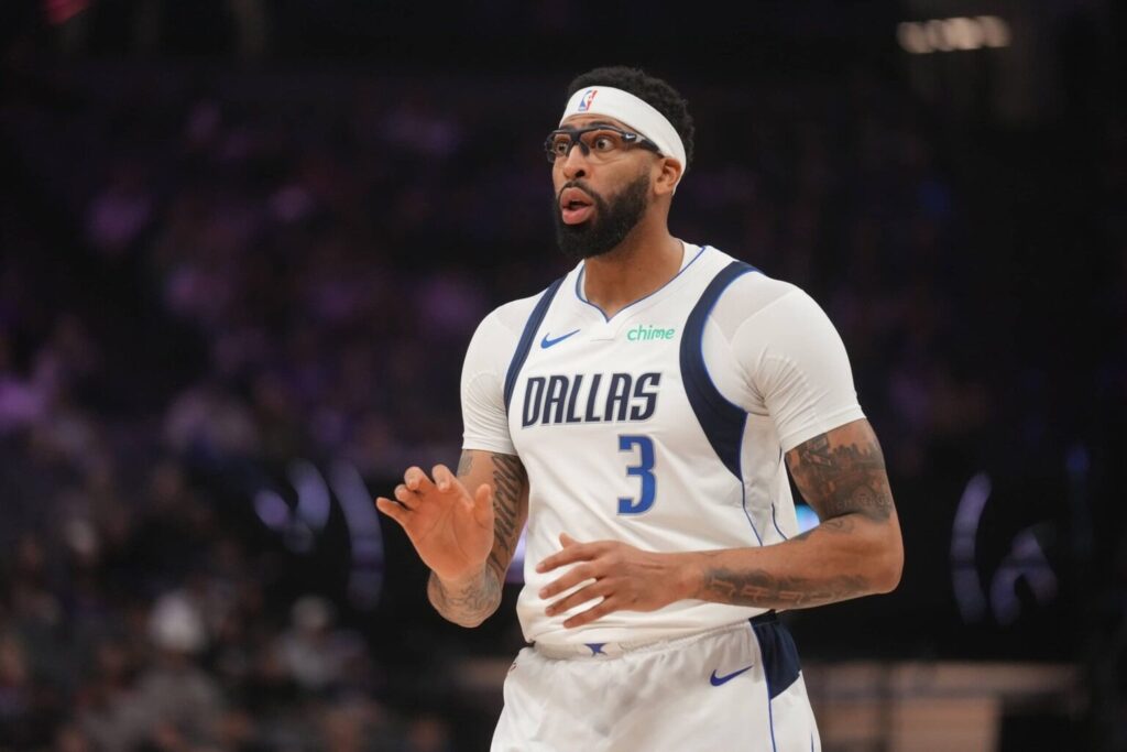 Anthony Davis Debunks Report On Left Hand Surgery, Could Return Later ...