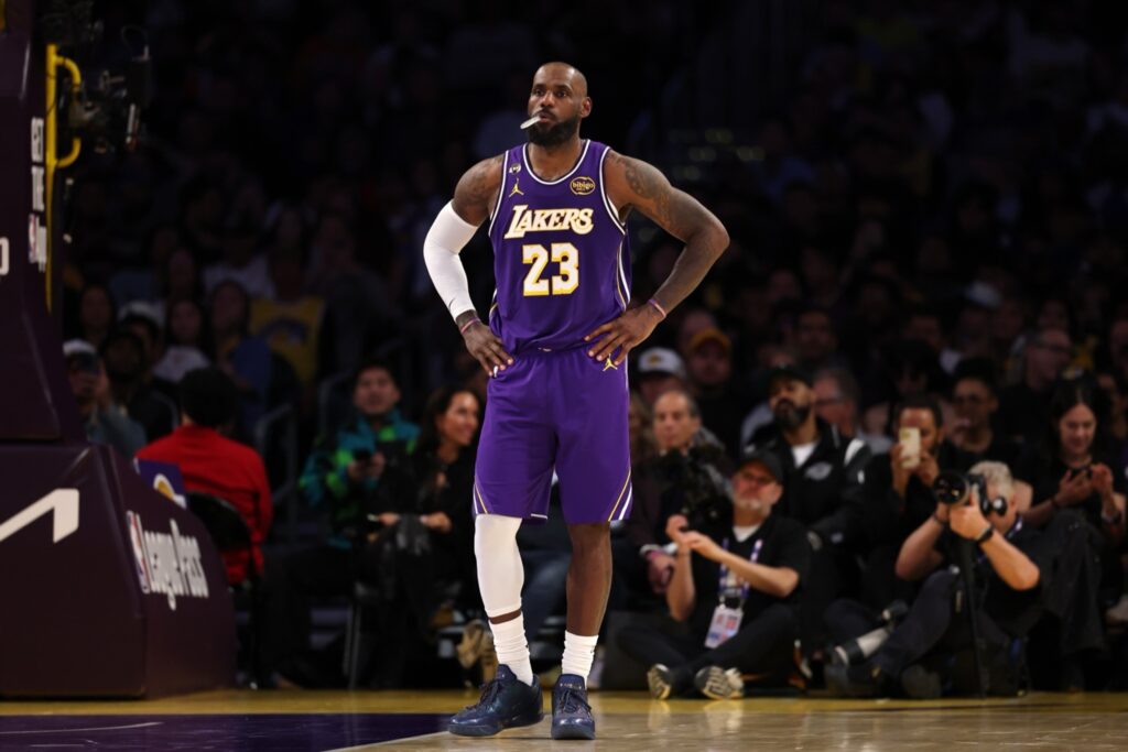 Drake Appears To Take Shot At LeBron James In Leaked Song - Fadeaway World